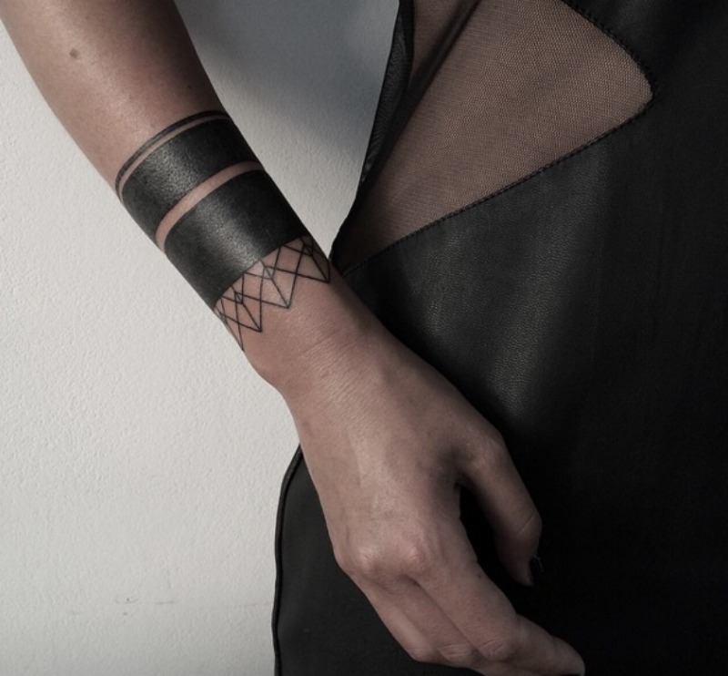 15 Fascinantes Tatuajes Donde El Negro Absoluto Es El Protagonista ...