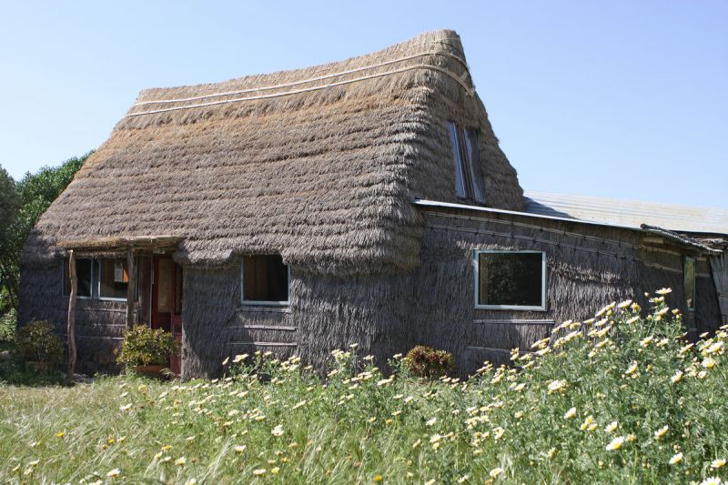 Parece Una Rústica Choza, Pero Su Interior Esconde Algo Impactante ...