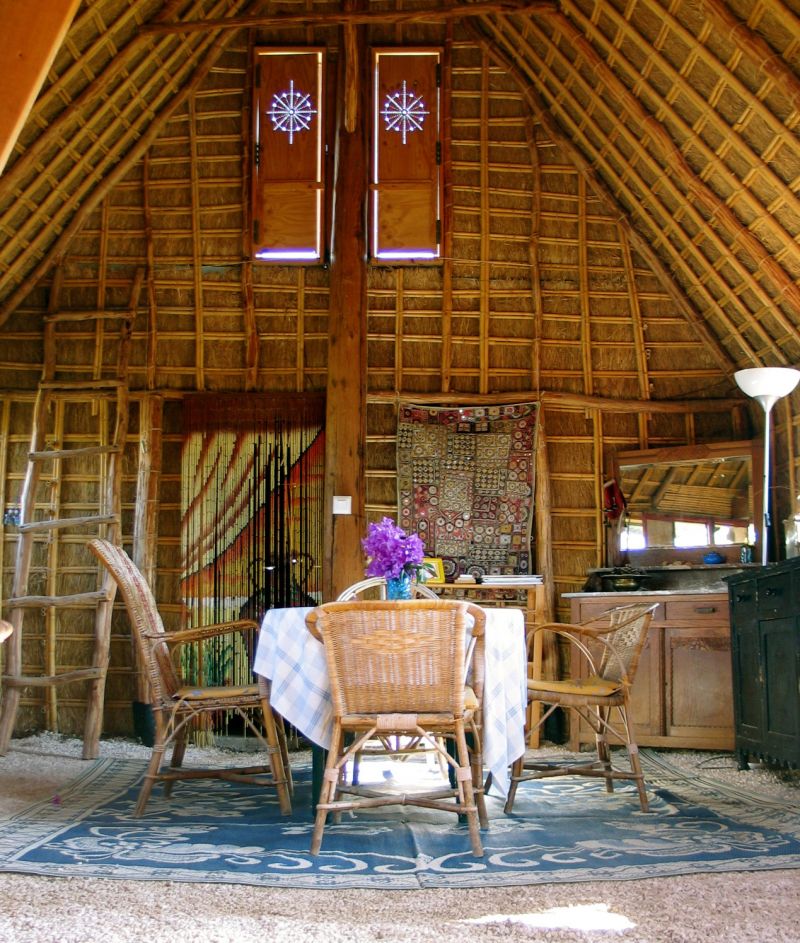 Parece Una Rústica Choza, Pero Su Interior Esconde Algo Impactante ...